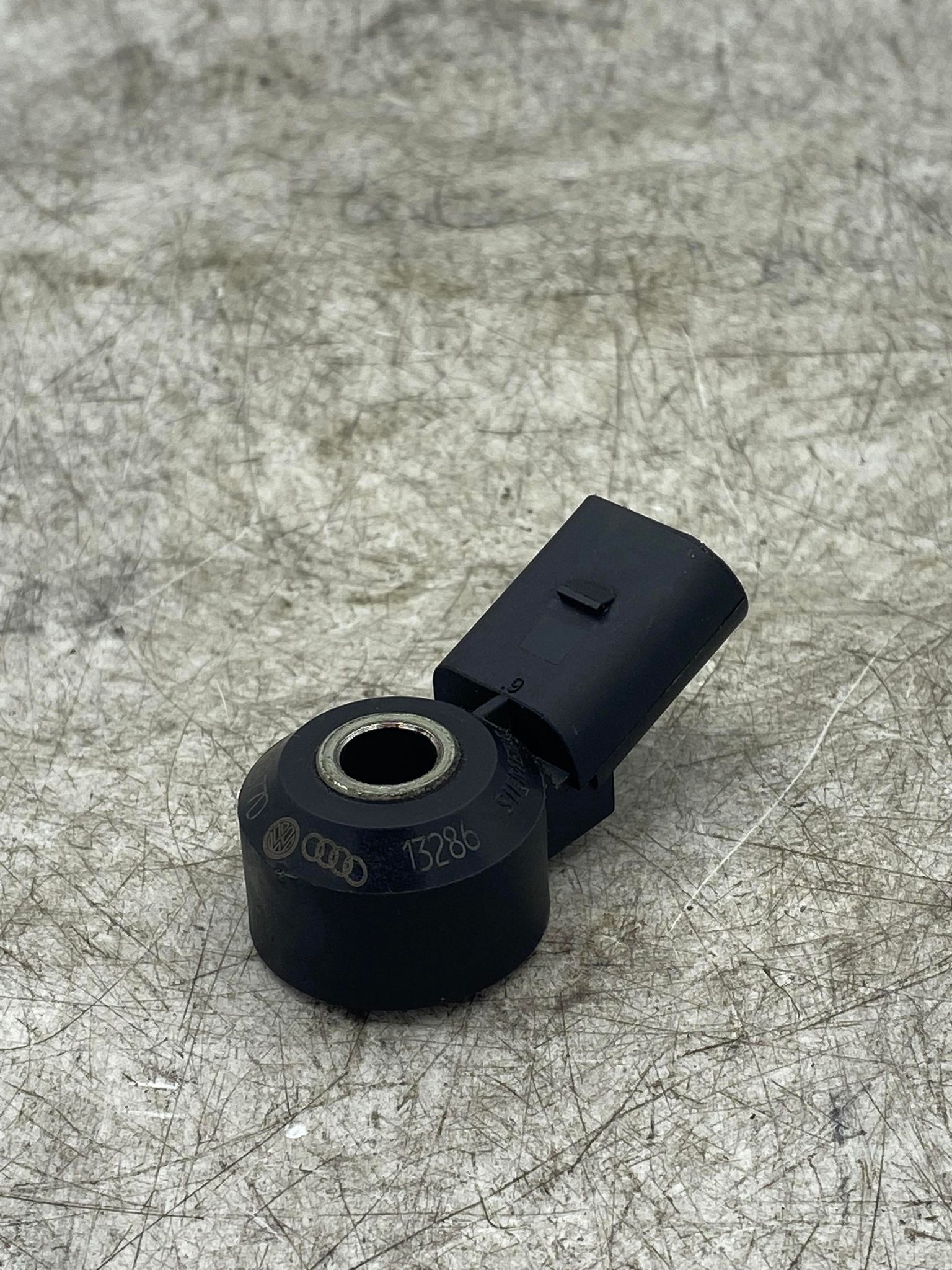 VW AUDI KNOCK SENSOR 030905377D – LRI Autoparts