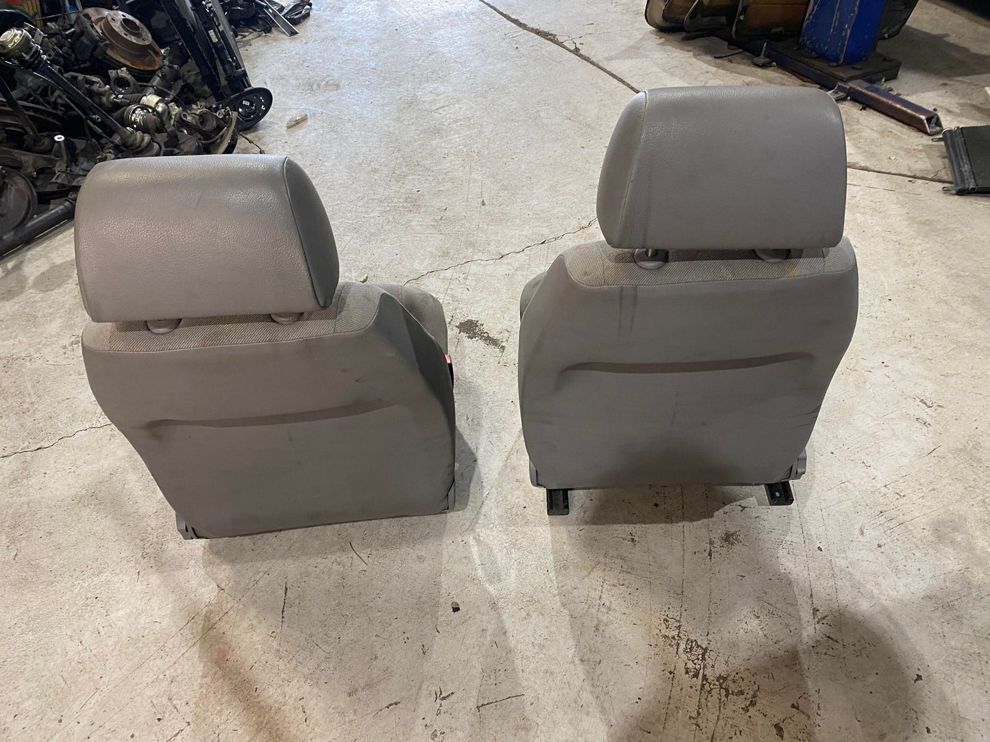 VW CADDY 2005-2011 FRONT SEATS SET – LRI Autoparts