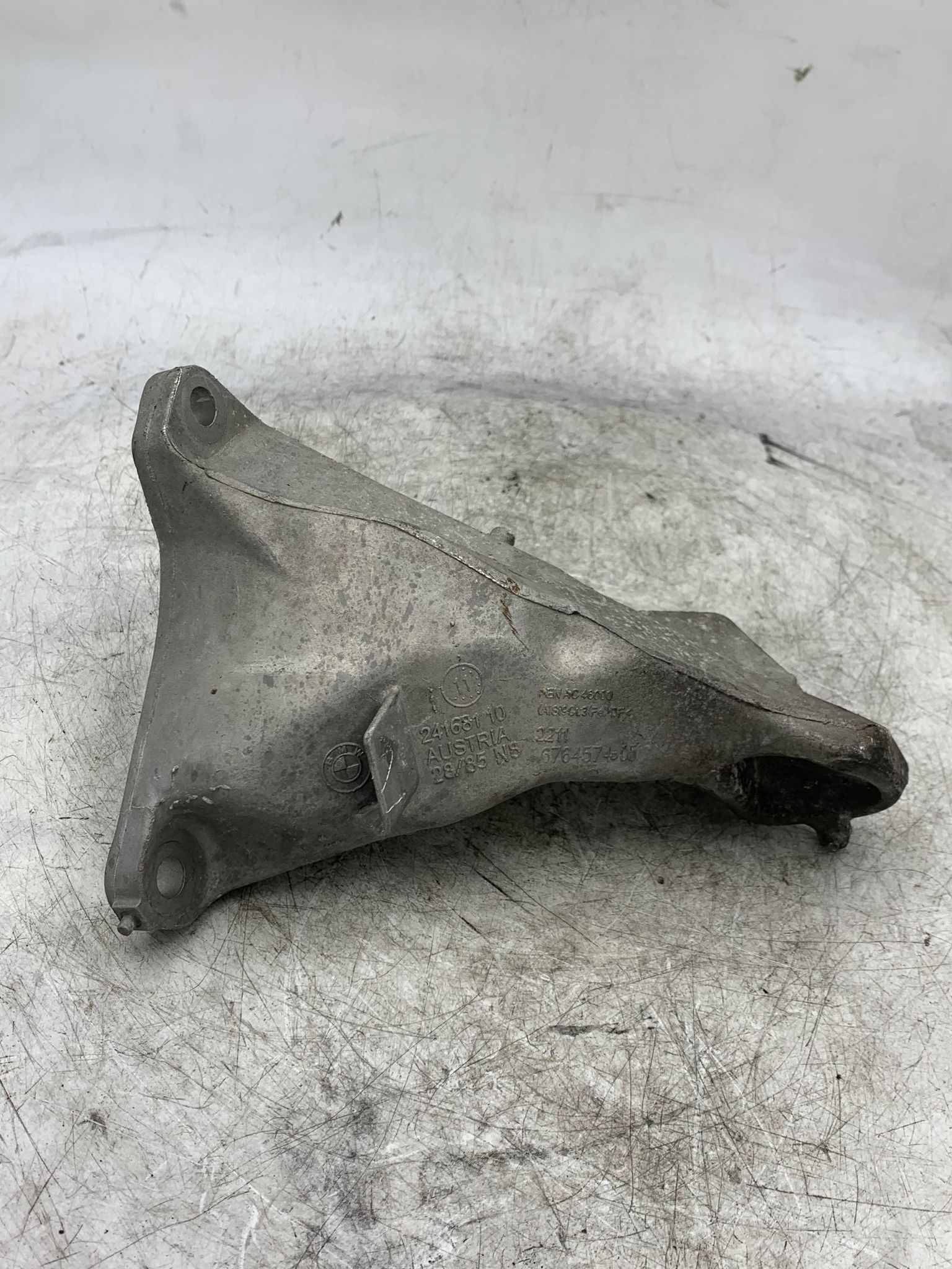 BMW 1 3 SERIES E87 E90 RIGHT ENGINE MOUNT SUPPORT BRACKET 6764574 – LRI ...