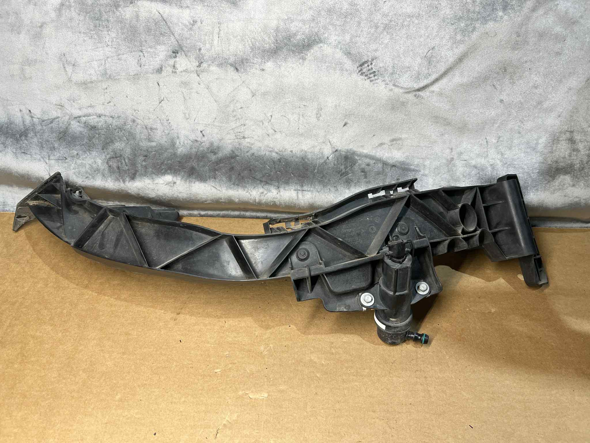 BMW 1 SERIES E82 E88 COUPE RIGHT DRIVERS HEADLIGHT BRACKET 7148762 ...