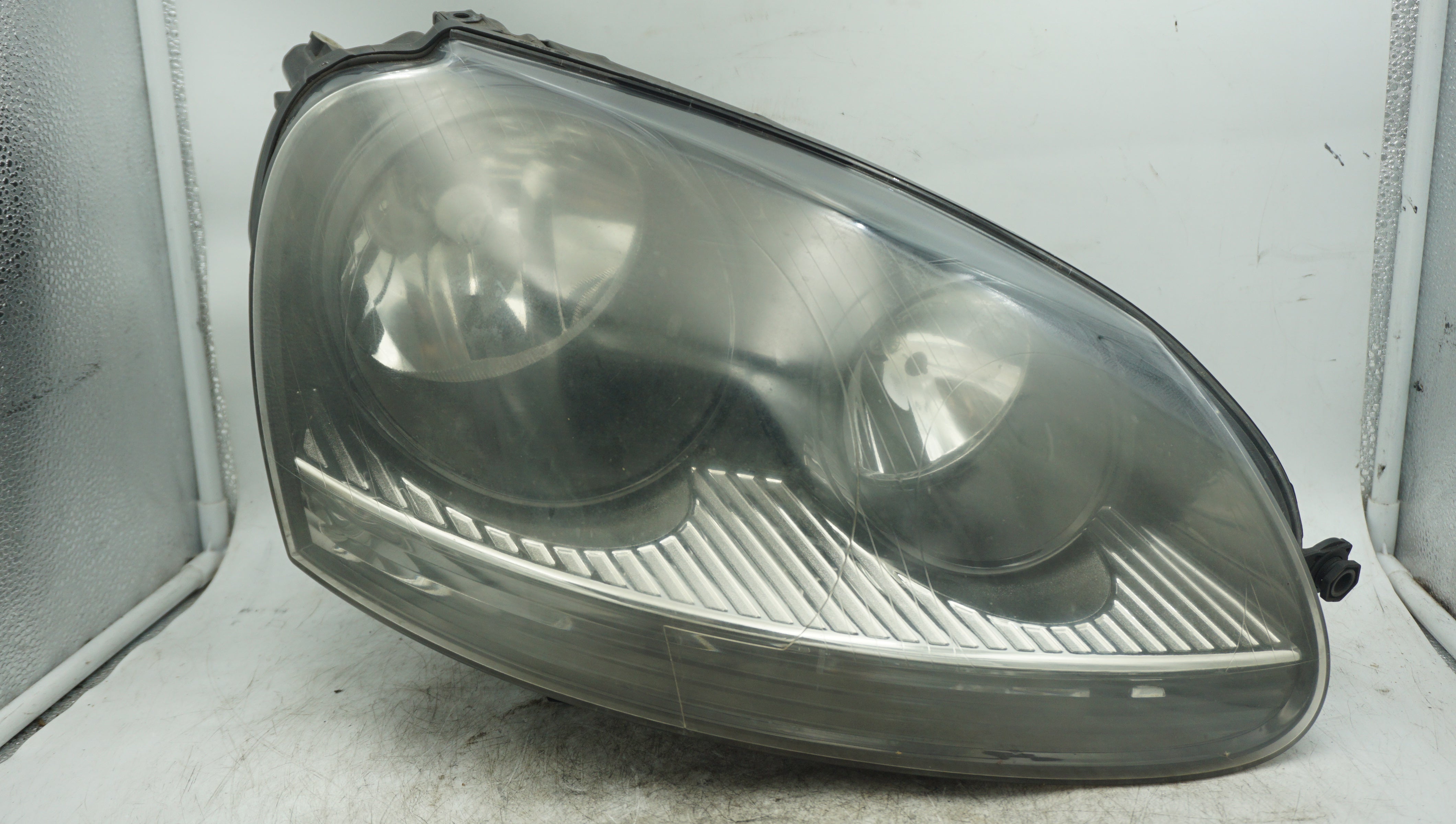 VW GOLF MK5 FRONT RIGHT HEADLIGHT 1K6941006 – LRI Autoparts
