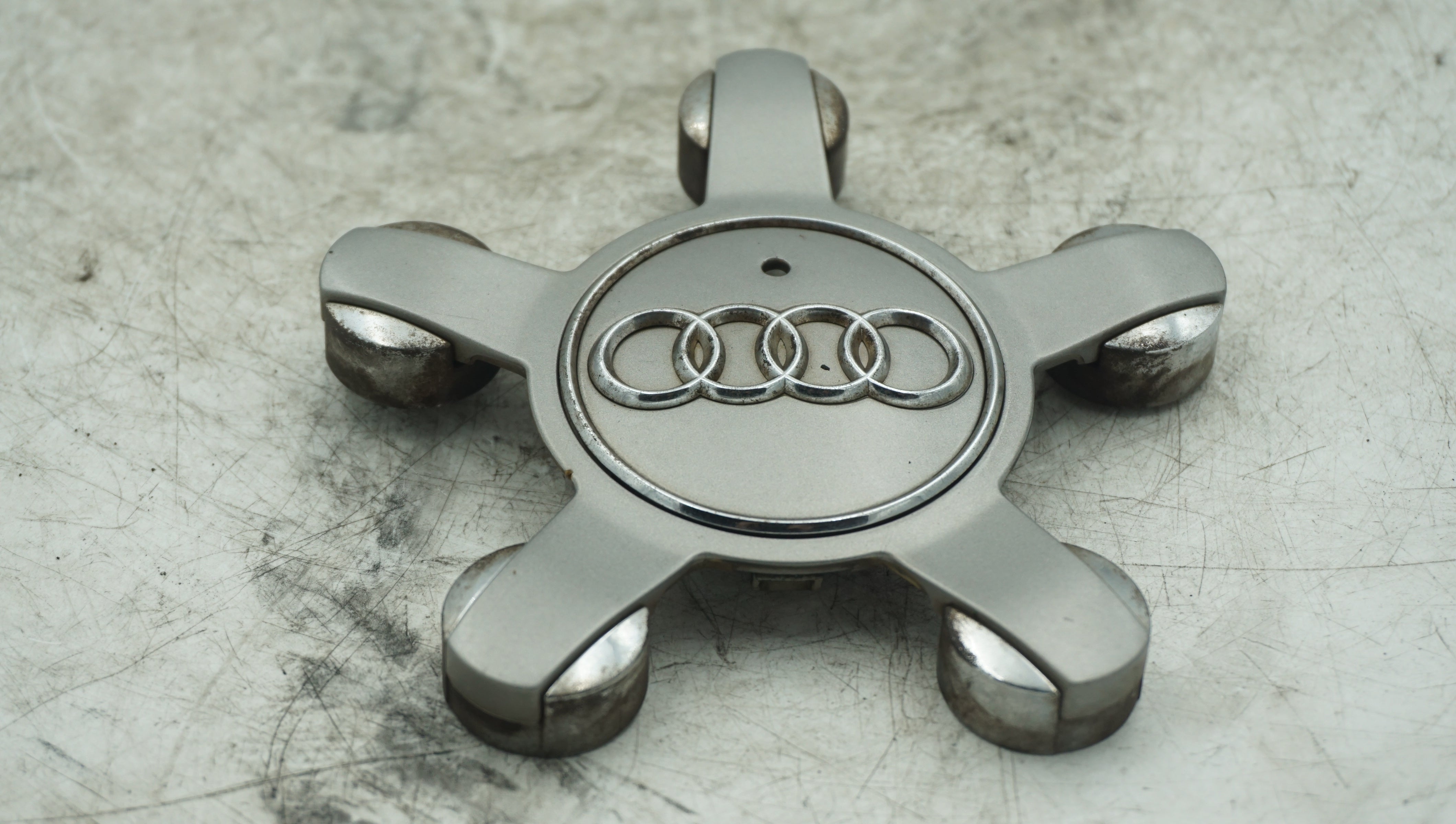 AUDI WHEEL HUB COVER 8R0601165 – LRI Autoparts