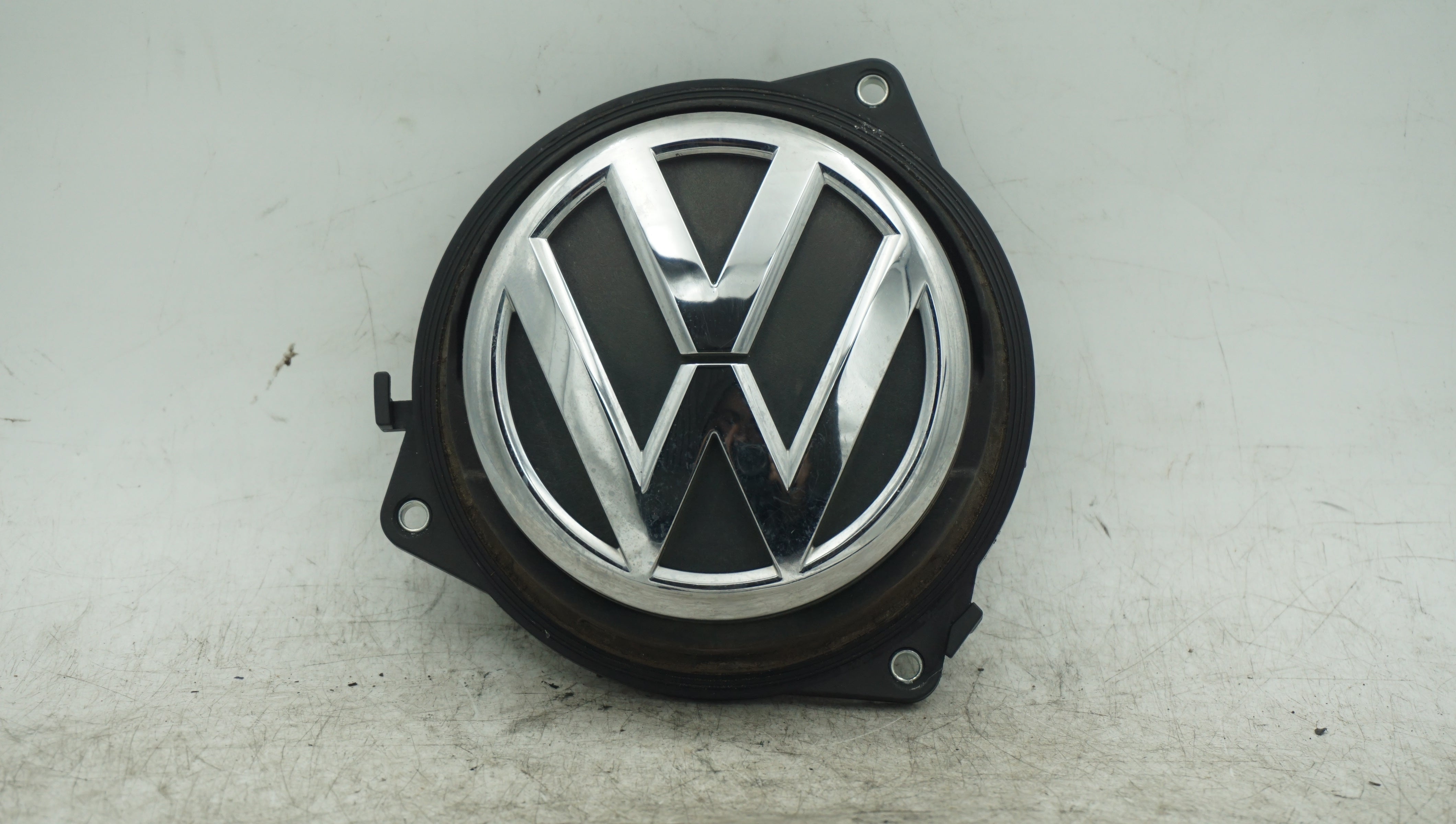 VW POLO 6R TAILGATE OPEN HANDLE BADGE 6R6827469 – LRI Autoparts
