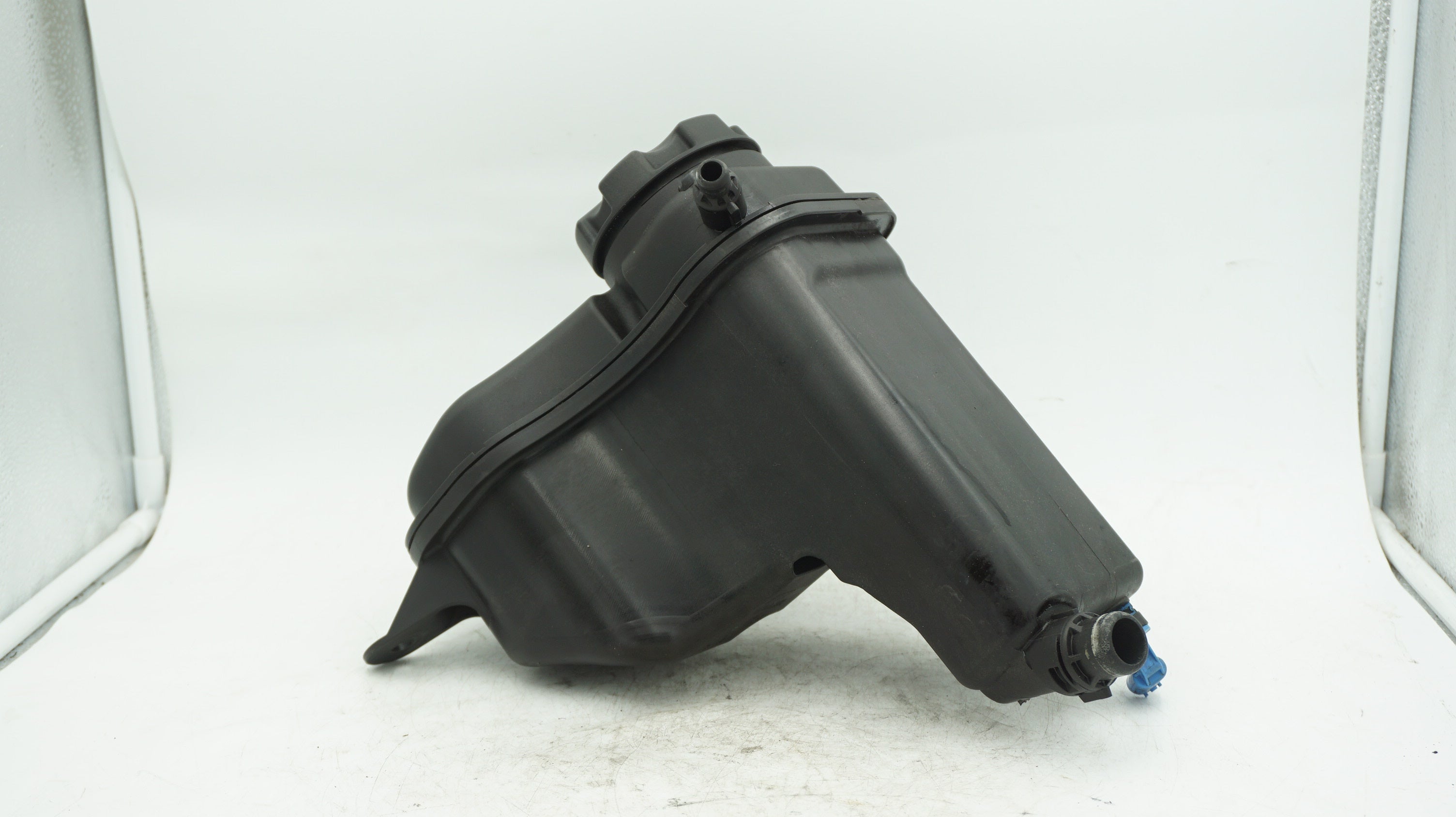 OEM BMW 1 3 X SERIES COOLANT EXPANSION TANK 7607482 – LRI Autoparts