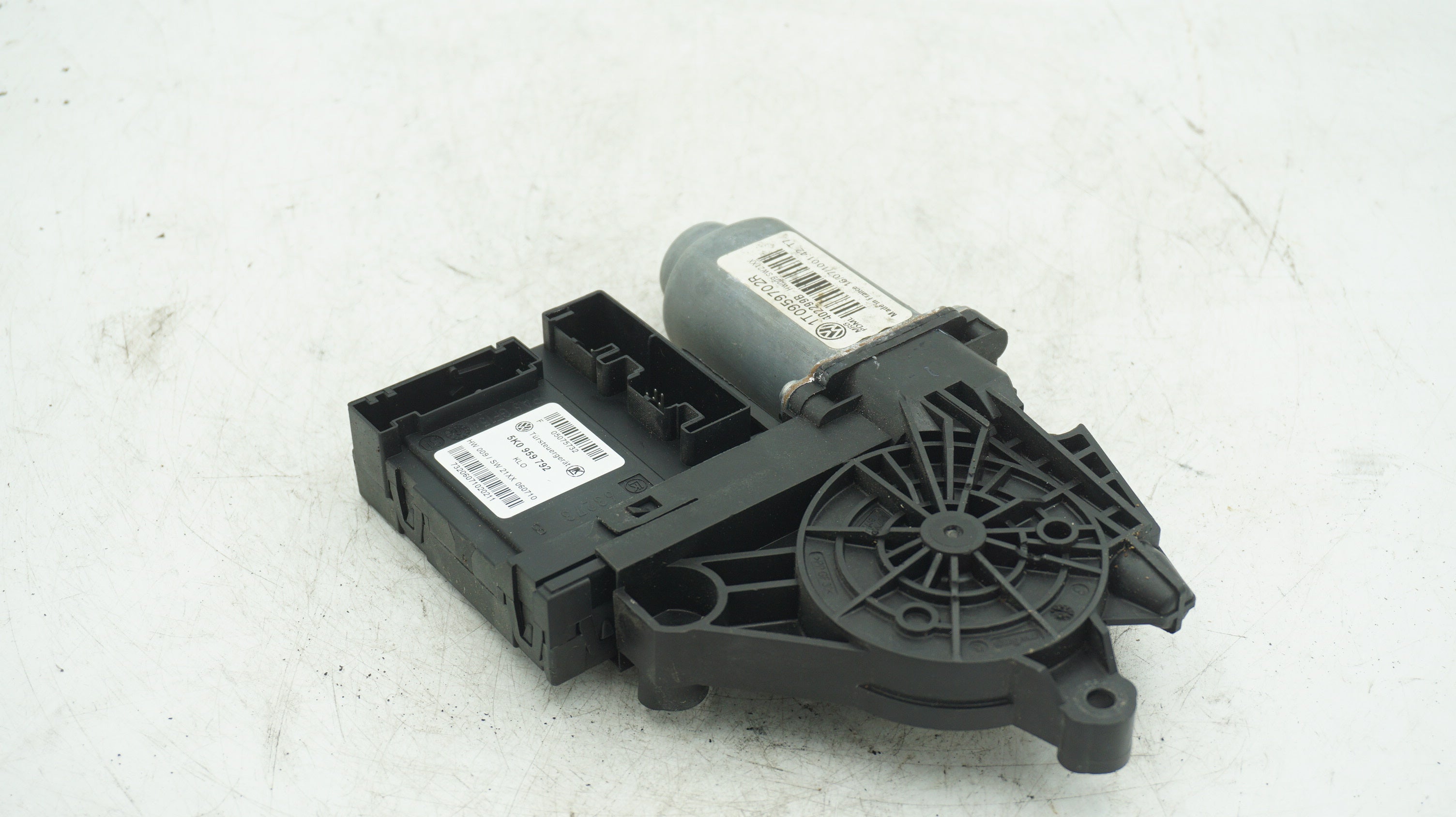 VOLKSWAGEN GOLF MK6 LHS FRONT PASSENGER WINDOW MOTOR 5K0959792 – LRI ...