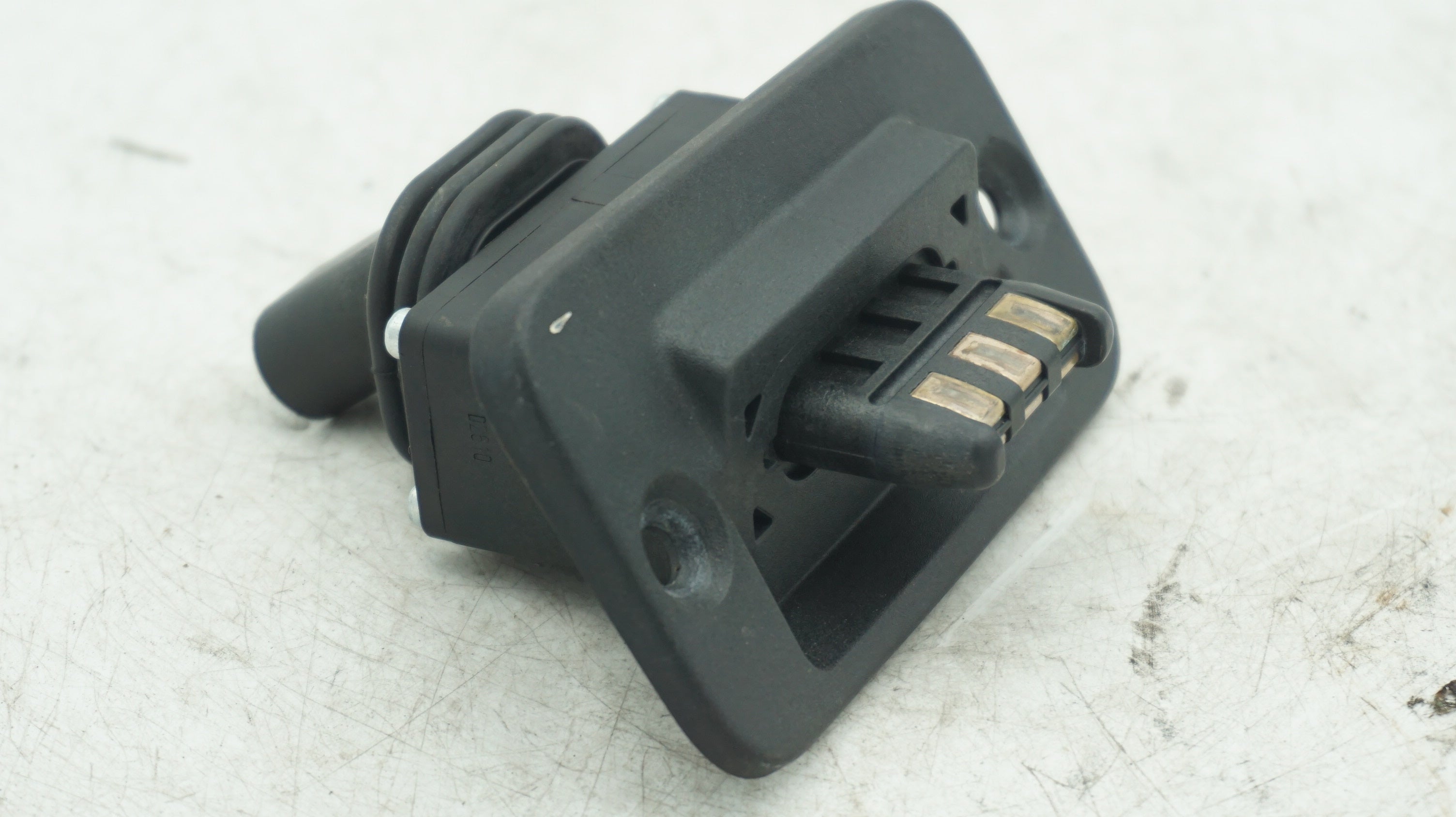 VOLKSWAGEN CADDY LEFT SLIDING DOOR CONTACT SWITCH 2K0907438 – LRI Autoparts