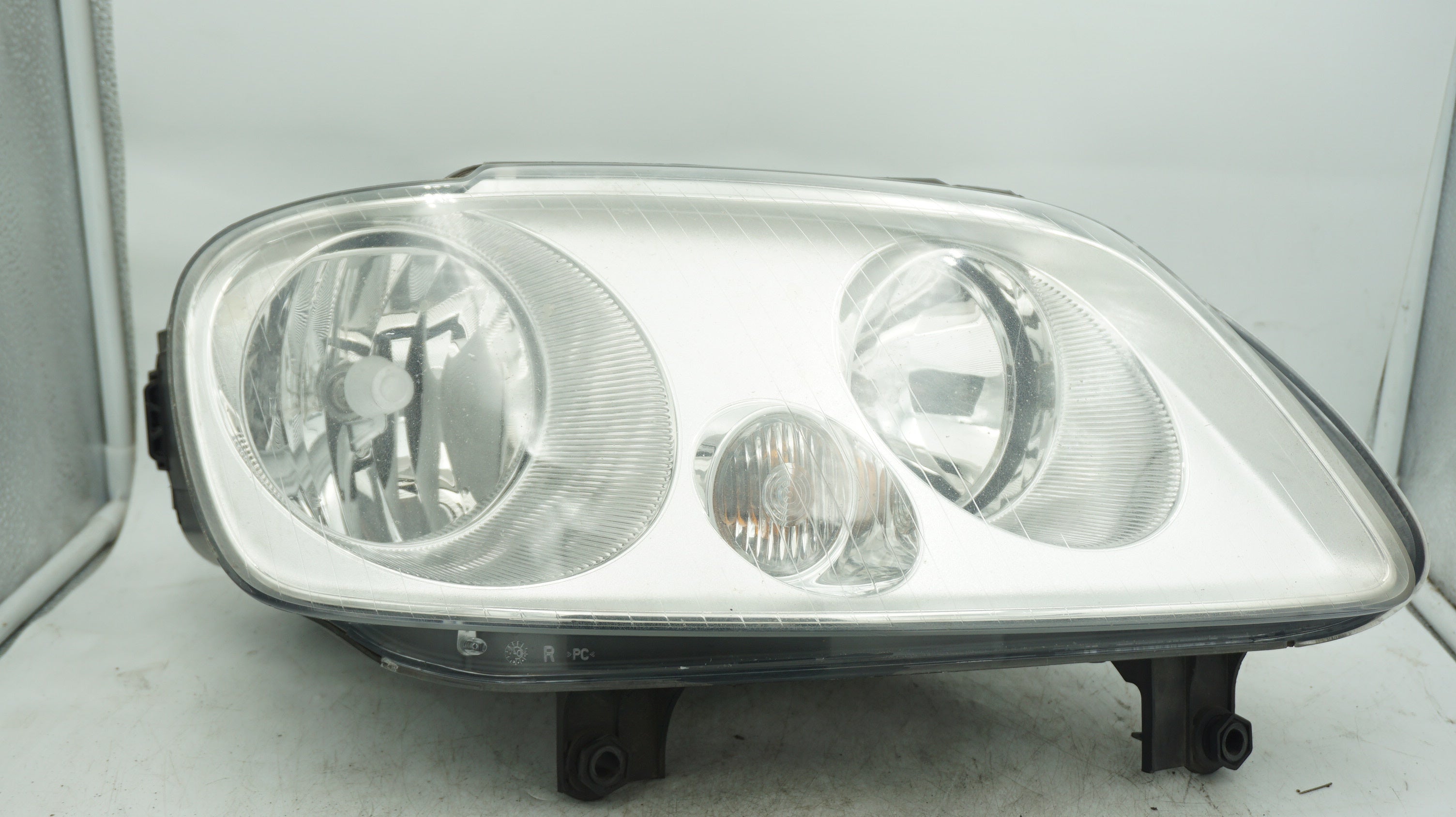 VW CADDY DRIVERS SIDE RHS HEADLIGHT 2K0941006 – LRI Autoparts